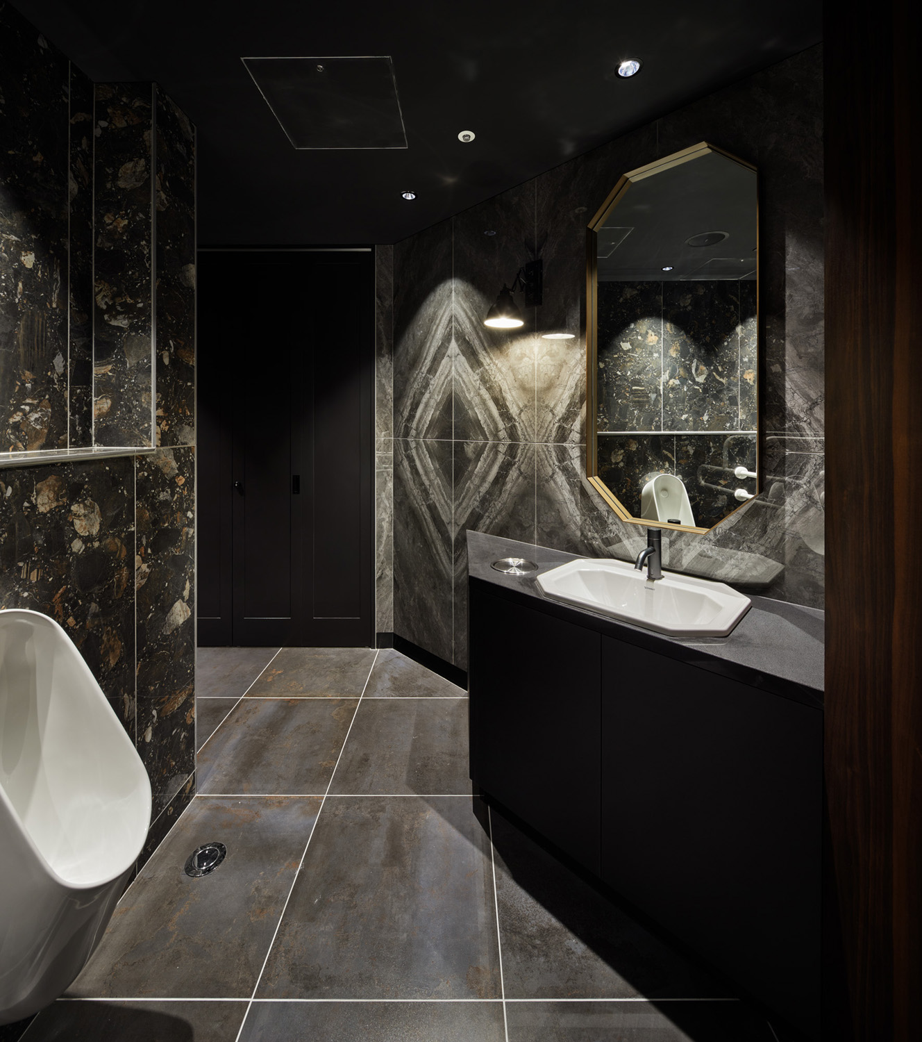 ぴあアリーナMM_Suite & VIP Rooms / 横浜 ｜ WORKS ｜ DOYLE COLLECTION