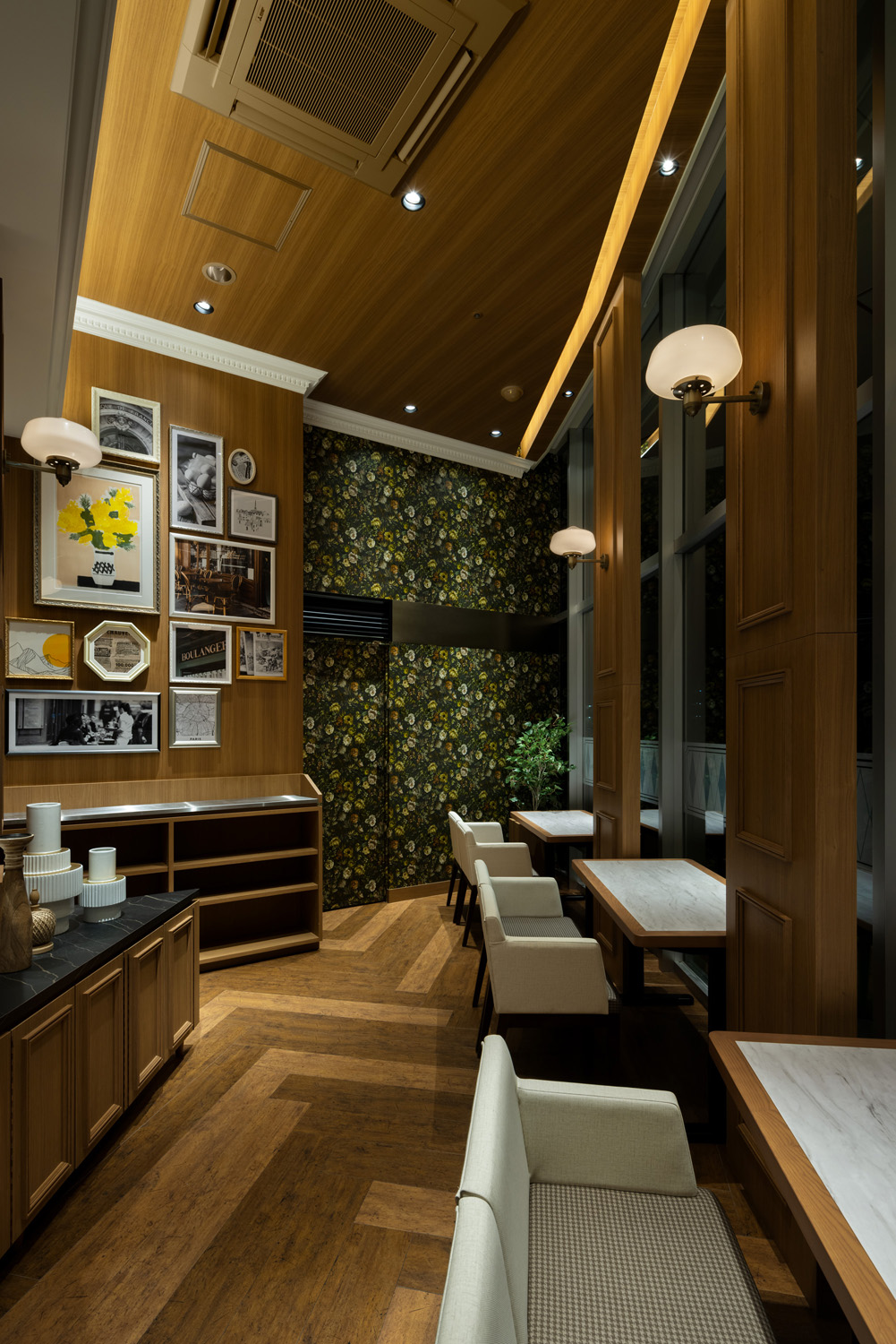 サロン 卵と私 / イオンモール伊丹 ｜ WORKS ｜ DOYLE COLLECTION